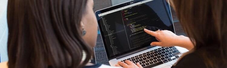 Beruf Softwareentwickler (Aufgaben & Karriere als Software Developer ...